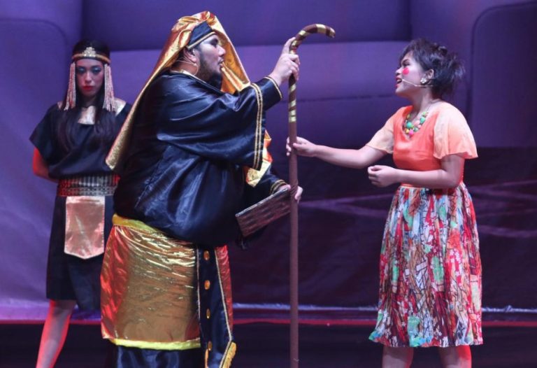 10 Contoh Teks Drama Singkat dalam Berbagai Tema (Lengkap)