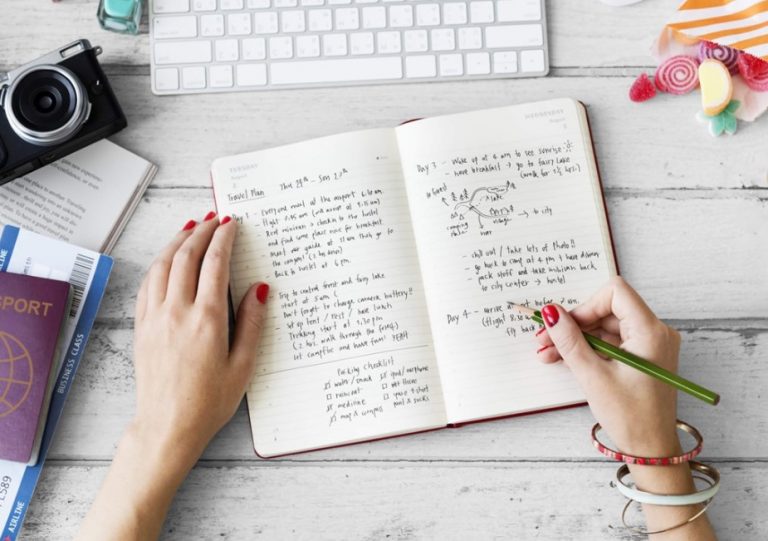 Majas Metafora: Pengertian, Ciri-Ciri, dan Contohnya Lengkap